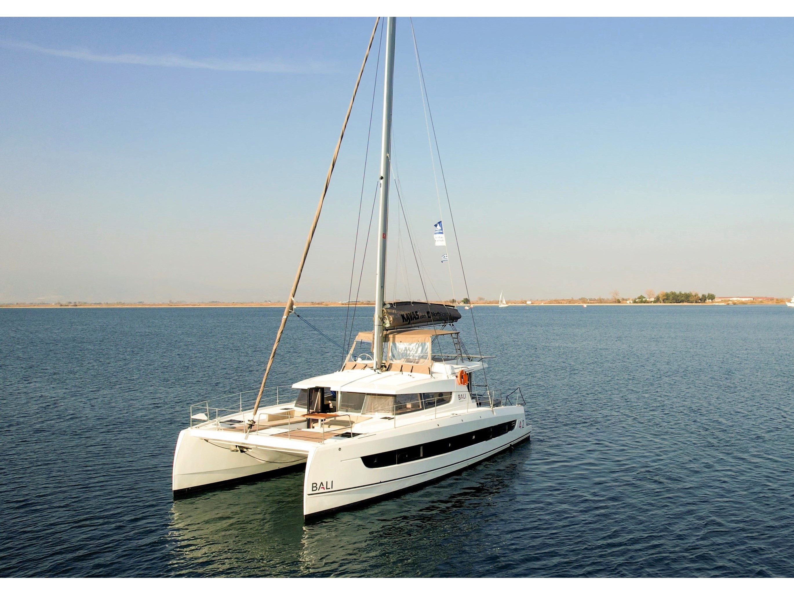 Catamaran Bali 4.2 Kos 42.6 - for charter | HELM